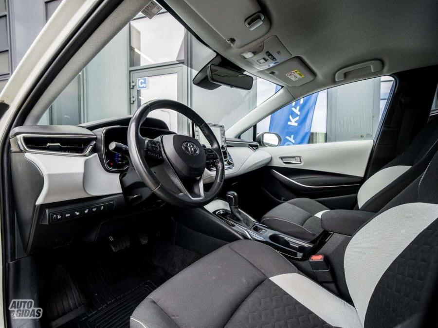 Balts Toyota Corolla 2019 Kauņa, ar dzinēja tilpumu 1.80 L un nobraukumu 64 tūkst. km par 17950 €, foto 29 vietnē AUTOMOTO.COM.LV