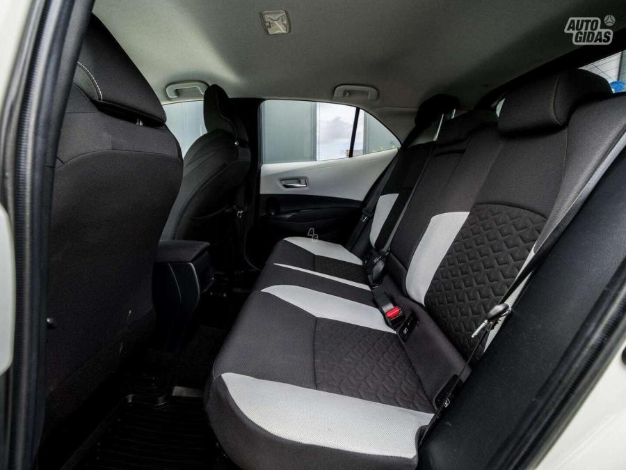 Balts Toyota Corolla 2019 Kauņa, ar dzinēja tilpumu 1.80 L un nobraukumu 64 tūkst. km par 17950 €, foto 34 vietnē AUTOMOTO.COM.LV