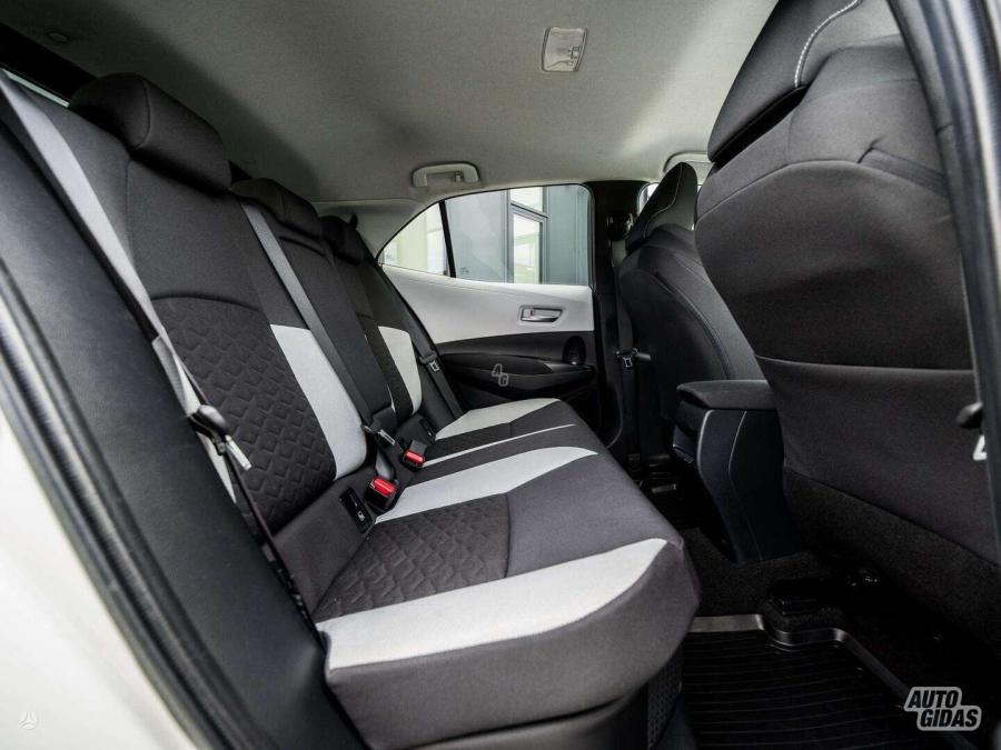 Balts Toyota Corolla 2019 Kauņa, ar dzinēja tilpumu 1.80 L un nobraukumu 64 tūkst. km par 17950 €, foto 36 vietnē AUTOMOTO.COM.LV