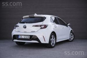 White Toyota Corolla 2019 in Riga, with an engine capacity of 1.80 L and mileage of 169 thousand km for 15790 €, photo 4 on AUTOMOTO.COM.LV