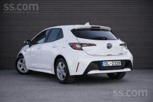 White Toyota Corolla 2019 in Riga, with an engine capacity of 1.80 L and mileage of 169 thousand km for 15790 €, photo 5 on AUTOMOTO.COM.LV