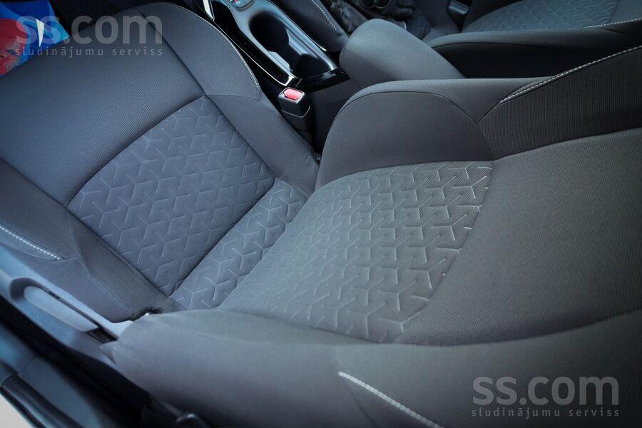White Toyota Corolla 2019 in Riga, with an engine capacity of 1.80 L and mileage of 169 thousand km for 15790 €, photo 10 on AUTOMOTO.COM.LV