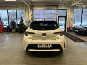 White Toyota Corolla 2020 in Kaunas, with an engine capacity of 0.00 L and mileage of 50 thousand km for 25405 €, photo 4 on AUTOMOTO.COM.LV