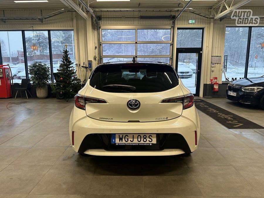 White Toyota Corolla 2020 in Kaunas, with an engine capacity of 0.00 L and mileage of 50 thousand km for 25405 €, photo 4 on AUTOMOTO.COM.LV