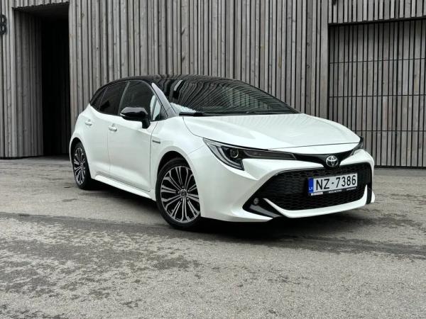 White Toyota Corolla 2020 in Riga, with an engine capacity of 2.00 L and mileage of 90 thousand km for 18500 €, photo 2 on AUTOMOTO.COM.LV
