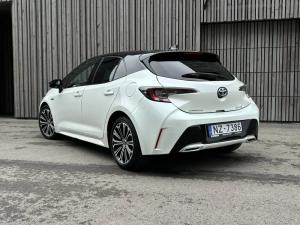 White Toyota Corolla 2020 in Riga, with an engine capacity of 2.00 L and mileage of 90 thousand km for 18500 €, photo 4 on AUTOMOTO.COM.LV