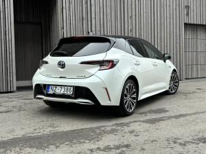 White Toyota Corolla 2020 in Riga, with an engine capacity of 2.00 L and mileage of 90 thousand km for 18500 €, photo 5 on AUTOMOTO.COM.LV