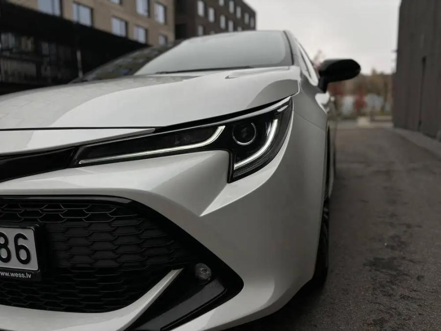 White Toyota Corolla 2020 in Riga, with an engine capacity of 2.00 L and mileage of 90 thousand km for 18500 €, photo 6 on AUTOMOTO.COM.LV
