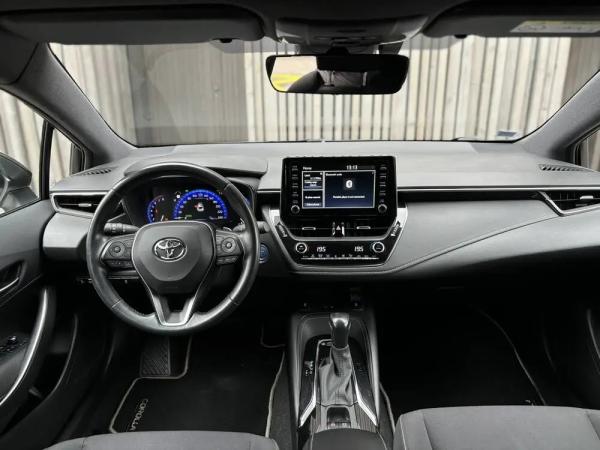 White Toyota Corolla 2020 in Riga, with an engine capacity of 2.00 L and mileage of 90 thousand km for 18500 €, photo 7 on AUTOMOTO.COM.LV