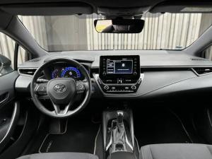 White Toyota Corolla 2020 in Riga, with an engine capacity of 2.00 L and mileage of 90 thousand km for 18500 €, photo 8 on AUTOMOTO.COM.LV