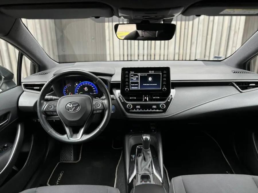 White Toyota Corolla 2020 in Riga, with an engine capacity of 2.00 L and mileage of 90 thousand km for 18500 €, photo 8 on AUTOMOTO.COM.LV