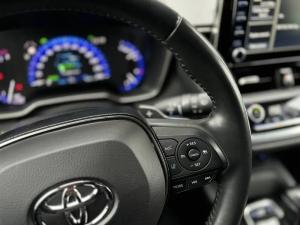 White Toyota Corolla 2020 in Riga, with an engine capacity of 2.00 L and mileage of 90 thousand km for 18500 €, photo 16 on AUTOMOTO.COM.LV