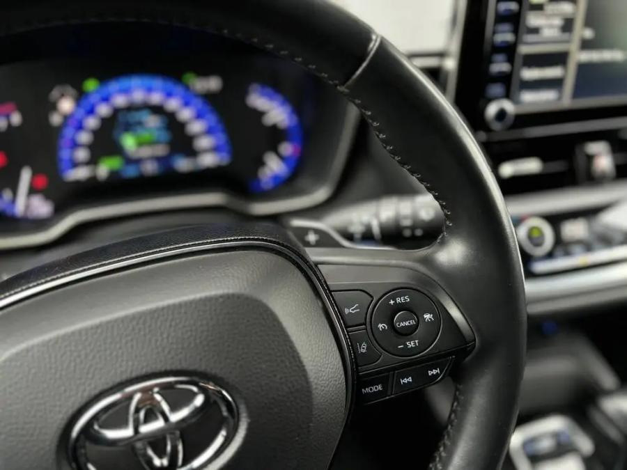White Toyota Corolla 2020 in Riga, with an engine capacity of 2.00 L and mileage of 90 thousand km for 18500 €, photo 16 on AUTOMOTO.COM.LV