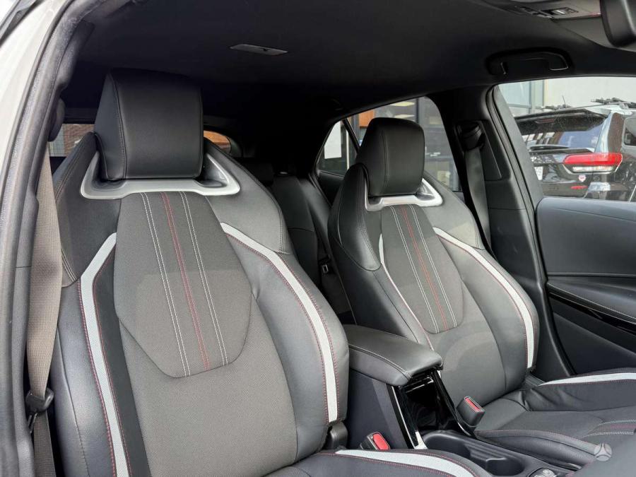 Balts Toyota Corolla 2020 Kauņa, ar dzinēja tilpumu 1.80 L un nobraukumu 117 tūkst. km par 17890 €, foto 26 vietnē AUTOMOTO.COM.LV