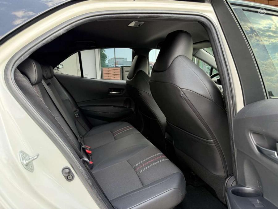 Balts Toyota Corolla 2020 Kauņa, ar dzinēja tilpumu 1.80 L un nobraukumu 117 tūkst. km par 17890 €, foto 27 vietnē AUTOMOTO.COM.LV