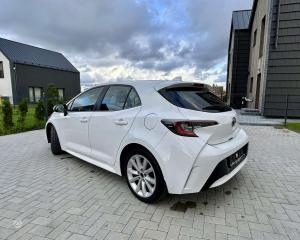 White Toyota Corolla 2020 in Klaipeda, with an engine capacity of 1.20 L and mileage of 250 thousand km for 9100 €, photo 4 on AUTOMOTO.COM.LV