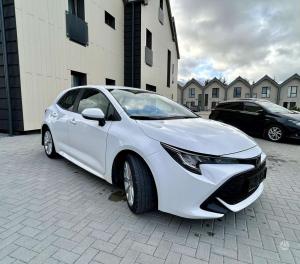 White Toyota Corolla 2020 in Klaipeda, with an engine capacity of 1.20 L and mileage of 250 thousand km for 9100 €, photo 8 on AUTOMOTO.COM.LV