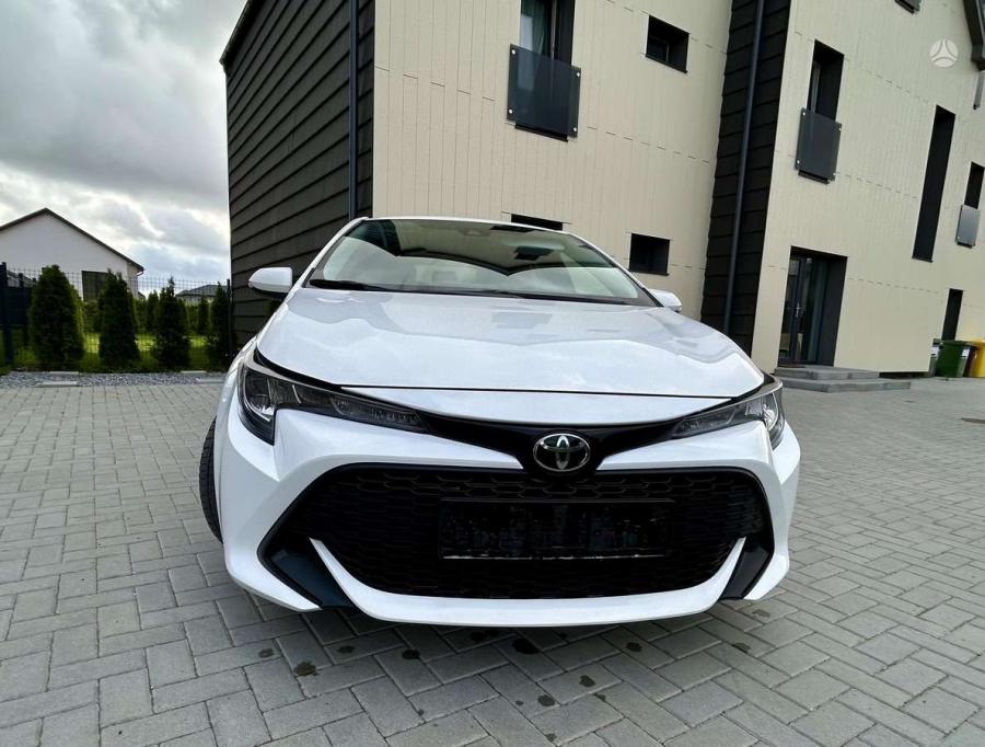 White Toyota Corolla 2020 in Klaipeda, with an engine capacity of 1.20 L and mileage of 250 thousand km for 9100 €, photo 9 on AUTOMOTO.COM.LV