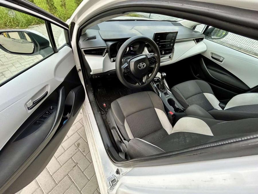 White Toyota Corolla 2020 in Klaipeda, with an engine capacity of 1.20 L and mileage of 250 thousand km for 9100 €, photo 10 on AUTOMOTO.COM.LV