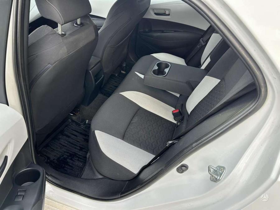White Toyota Corolla 2020 in Klaipeda, with an engine capacity of 1.20 L and mileage of 250 thousand km for 9100 €, photo 11 on AUTOMOTO.COM.LV