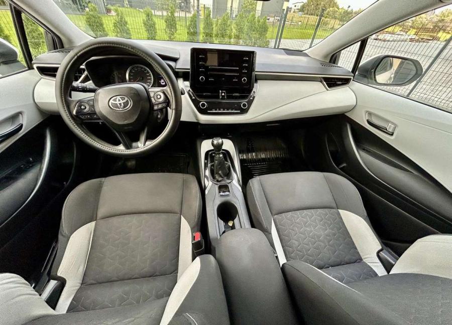White Toyota Corolla 2020 in Klaipeda, with an engine capacity of 1.20 L and mileage of 250 thousand km for 9100 €, photo 12 on AUTOMOTO.COM.LV