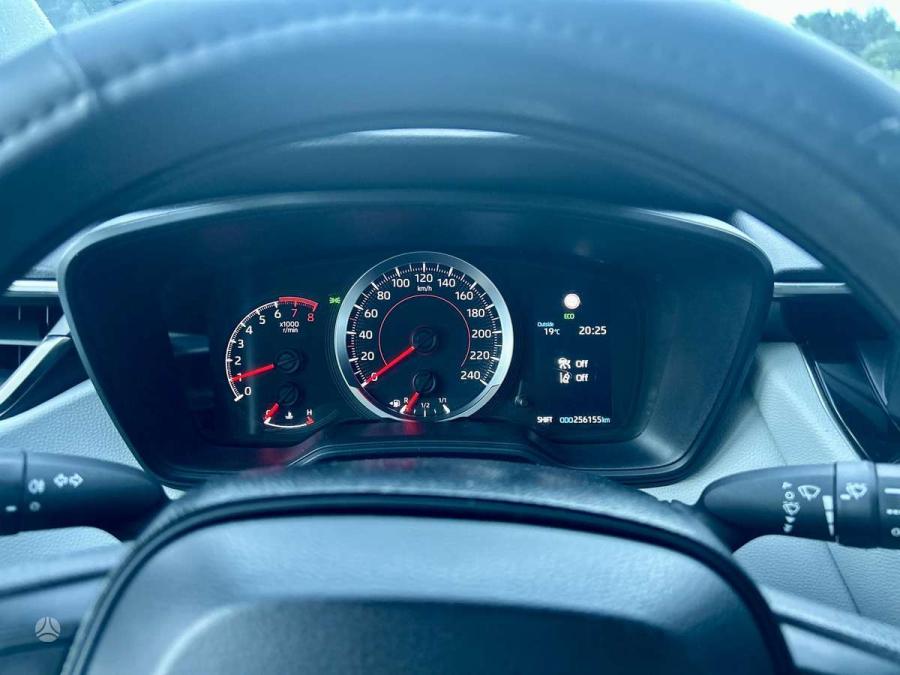 White Toyota Corolla 2020 in Klaipeda, with an engine capacity of 1.20 L and mileage of 250 thousand km for 9100 €, photo 14 on AUTOMOTO.COM.LV