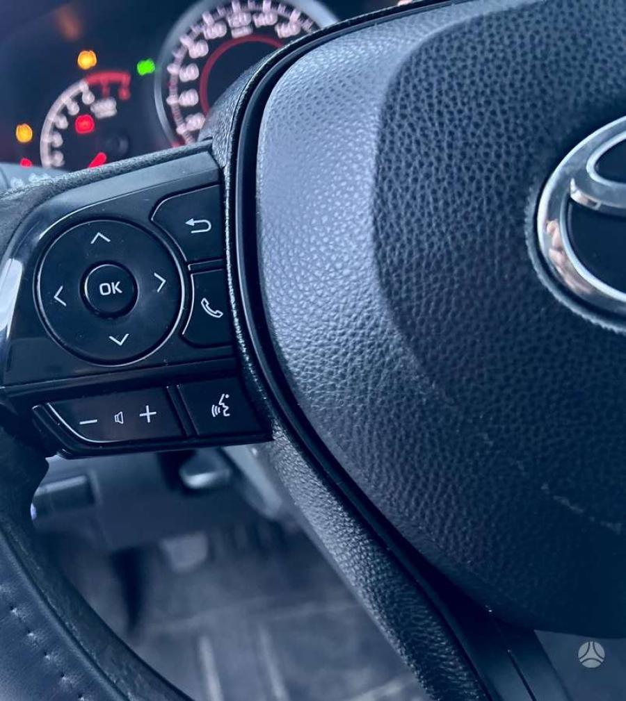 White Toyota Corolla 2020 in Klaipeda, with an engine capacity of 1.20 L and mileage of 250 thousand km for 9100 €, photo 18 on AUTOMOTO.COM.LV