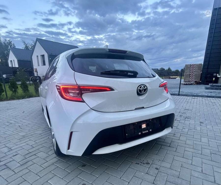 White Toyota Corolla 2020 in Klaipeda, with an engine capacity of 1.20 L and mileage of 250 thousand km for 9100 €, photo 20 on AUTOMOTO.COM.LV