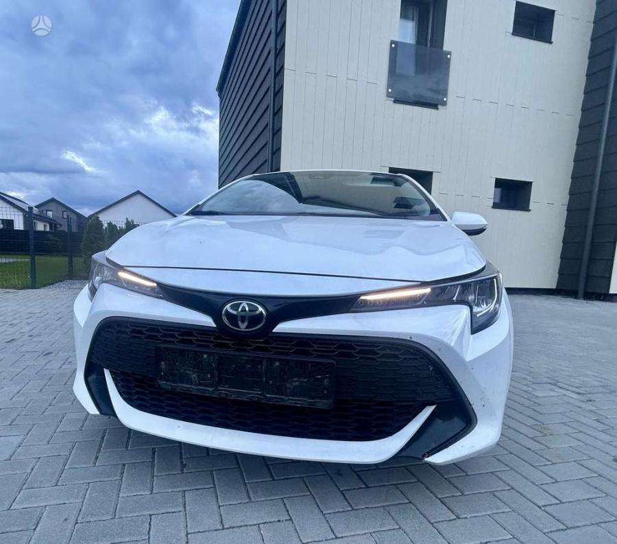 White Toyota Corolla 2020 in Klaipeda, with an engine capacity of 1.20 L and mileage of 250 thousand km for 9100 €, photo 21 on AUTOMOTO.COM.LV