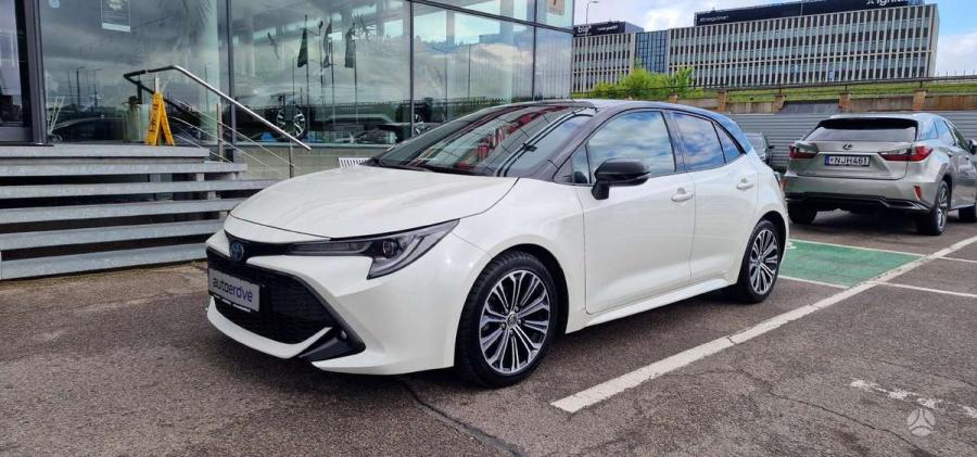 Balts Toyota Corolla 2021 Viļņa, ar dzinēja tilpumu 1.99 L un nobraukumu 69 tūkst. km par 18600 €, foto 2 vietnē AUTOMOTO.COM.LV