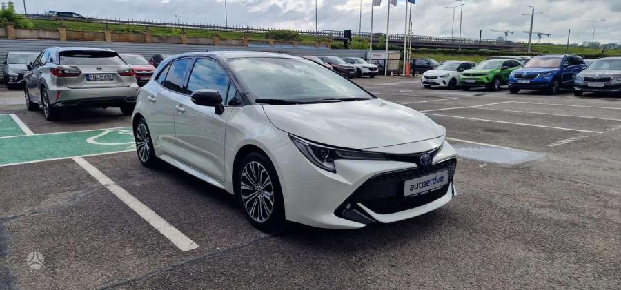 Balts Toyota Corolla 2021 Viļņa, ar dzinēja tilpumu 1.99 L un nobraukumu 69 tūkst. km par 18600 €, foto 3 vietnē AUTOMOTO.COM.LV