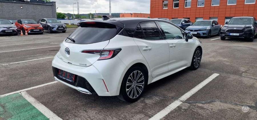 Balts Toyota Corolla 2021 Viļņa, ar dzinēja tilpumu 1.99 L un nobraukumu 69 tūkst. km par 18600 €, foto 5 vietnē AUTOMOTO.COM.LV