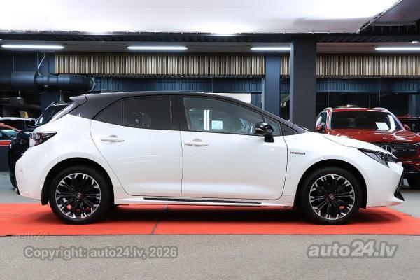 Balts Toyota Corolla 2021 Tallina, ar dzinēja tilpumu 1.80 L un nobraukumu 62 tūkst. km par 21995 €, foto 5 vietnē AUTOMOTO.COM.LV