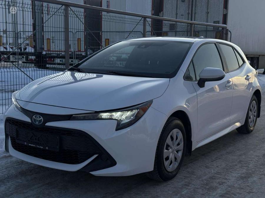 White Toyota Corolla 2021 in Vilnius, with an engine capacity of 1.80 L and mileage of 168 thousand km for 13600 €, photo 13 on AUTOMOTO.COM.LV