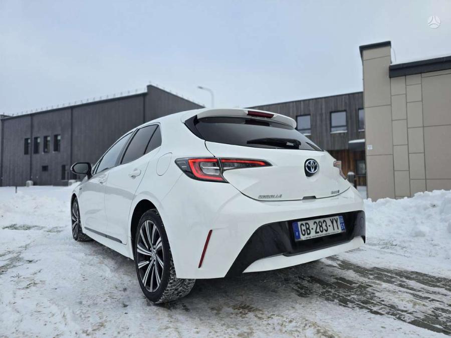 White Toyota Corolla 2021 in Taurage, with an engine capacity of 1.80 L and mileage of 178 thousand km for 13900 €, photo 6 on AUTOMOTO.COM.LV