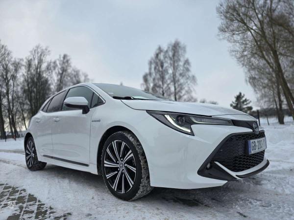 Balts Toyota Corolla 2021 Tauragė, ar dzinēja tilpumu 1.80 L un nobraukumu 178 tūkst. km par 13700 €, foto 2 vietnē AUTOMOTO.COM.LV