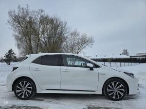 White Toyota Corolla 2021 in Taurage, with an engine capacity of 1.80 L and mileage of 178 thousand km for 13700 €, photo 3 on AUTOMOTO.COM.LV