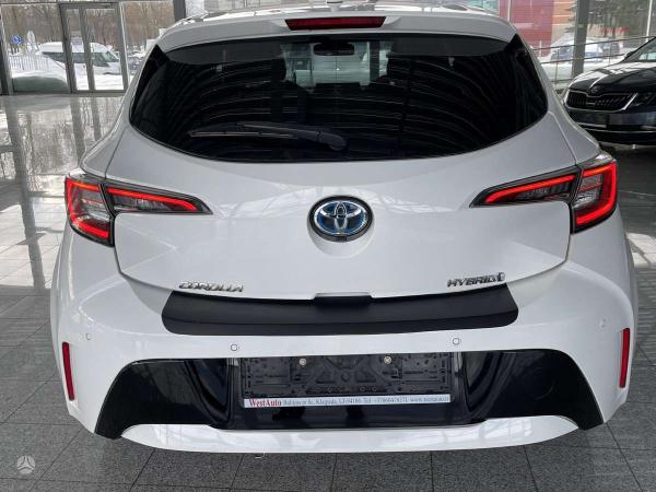 White Toyota Corolla 2021 in Klaipeda, with an engine capacity of 1.80 L and mileage of 156 thousand km for 13456 €, photo 5 on AUTOMOTO.COM.LV
