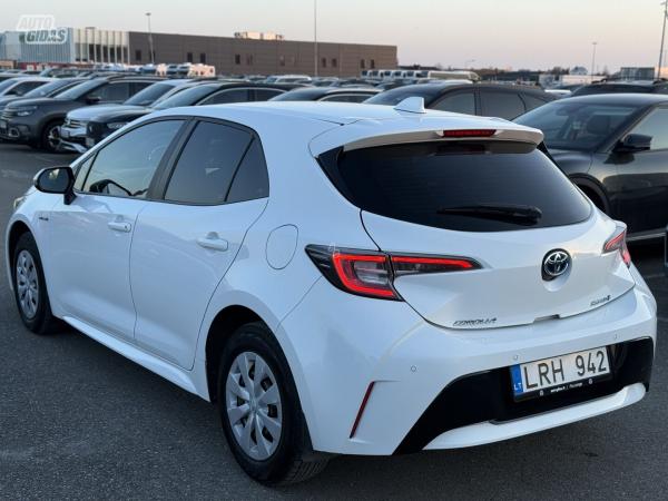 White Toyota Corolla 2021 in Vilnius, with an engine capacity of 1.80 L and mileage of 201 thousand km for 13100 €, photo 9 on AUTOMOTO.COM.LV