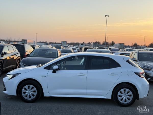 White Toyota Corolla 2021 in Vilnius, with an engine capacity of 1.80 L and mileage of 201 thousand km for 13100 €, photo 10 on AUTOMOTO.COM.LV
