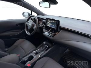 White Toyota Corolla 2021 in Riga, with an engine capacity of 1.80 L and mileage of 217 thousand km for 13990 €, photo 7 on AUTOMOTO.COM.LV