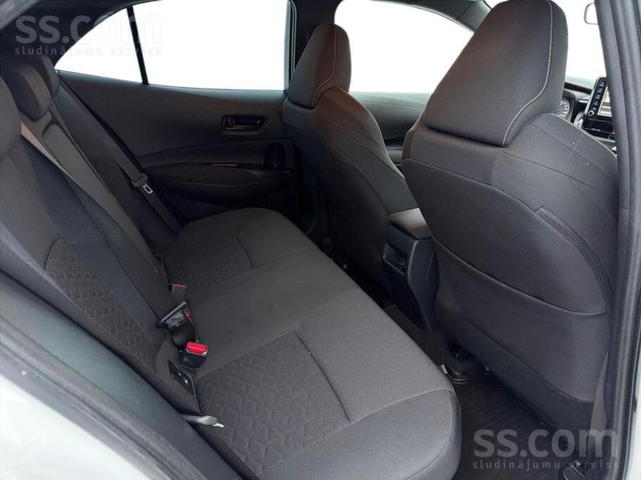 White Toyota Corolla 2021 in Riga, with an engine capacity of 1.80 L and mileage of 217 thousand km for 13990 €, photo 8 on AUTOMOTO.COM.LV