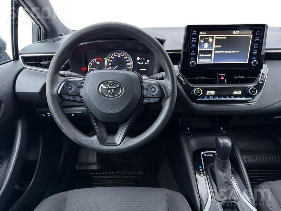 White Toyota Corolla 2021 in Riga, with an engine capacity of 1.80 L and mileage of 217 thousand km for 13990 €, photo 10 on AUTOMOTO.COM.LV