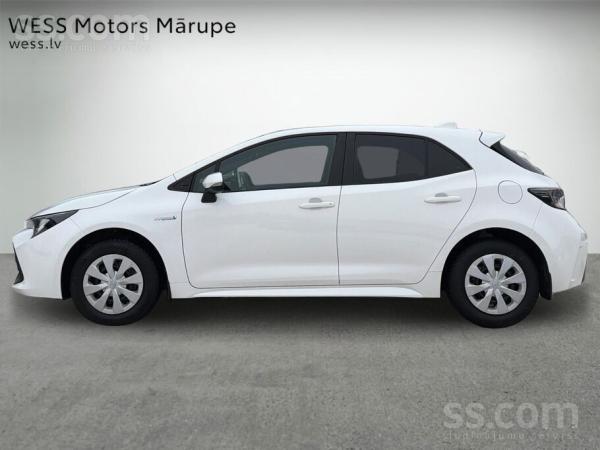 White Toyota Corolla 2021 in Riga, with an engine capacity of 1.80 L and mileage of 217 thousand km for 13990 €, photo 3 on AUTOMOTO.COM.LV