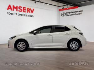 White Toyota Corolla 2021 in Tartu, with an engine capacity of 1.20 L and mileage of 90 thousand km for 13990 €, photo 4 on AUTOMOTO.COM.LV