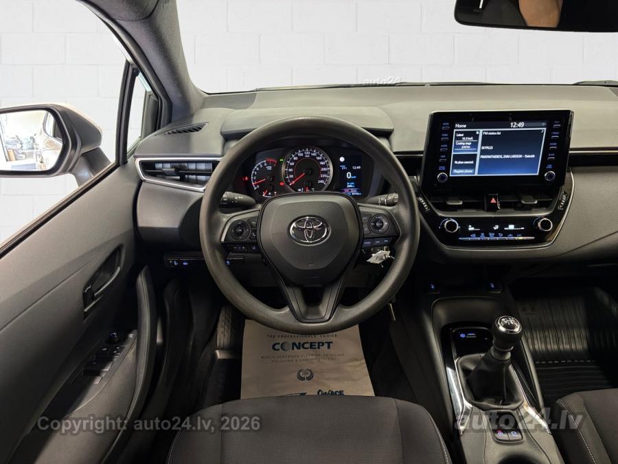 White Toyota Corolla 2021 in Tartu, with an engine capacity of 1.20 L and mileage of 90 thousand km for 13990 €, photo 10 on AUTOMOTO.COM.LV