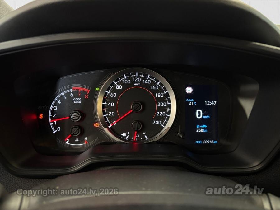 White Toyota Corolla 2021 in Tartu, with an engine capacity of 1.20 L and mileage of 90 thousand km for 13990 €, photo 14 on AUTOMOTO.COM.LV