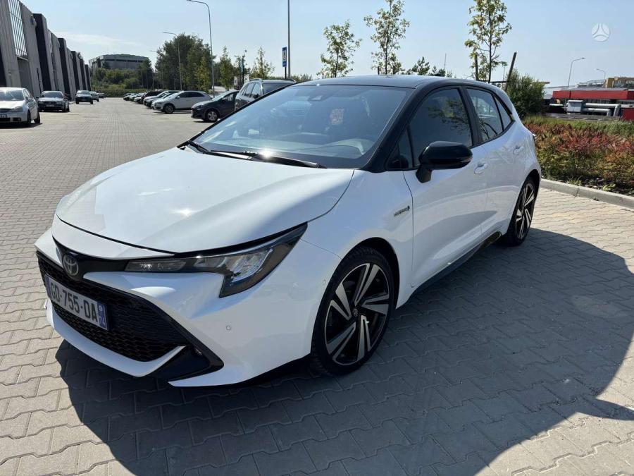 Белый Тойота Королла 2021 в Вильнюс, объемом двигателя 1.80 л и пробегом 190 тыс. км за 14200 €, фото 1 на AUTOMOTO.COM.LV