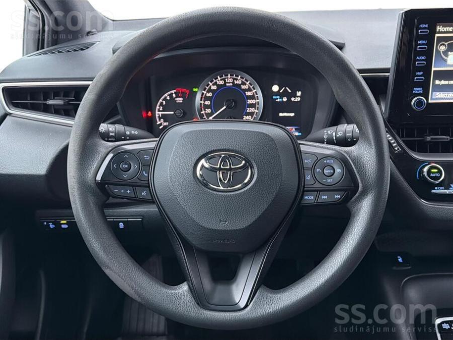 White Toyota Corolla 2021 in Riga, with an engine capacity of 1.80 L and mileage of 192 thousand km for 13990 €, photo 13 on AUTOMOTO.COM.LV