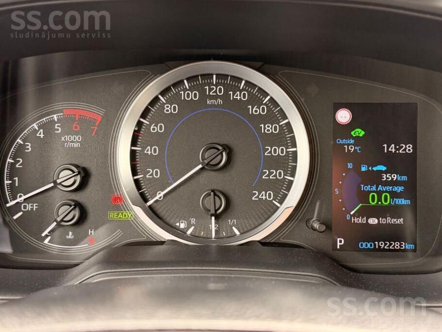 White Toyota Corolla 2021 in Riga, with an engine capacity of 1.80 L and mileage of 192 thousand km for 13990 €, photo 14 on AUTOMOTO.COM.LV